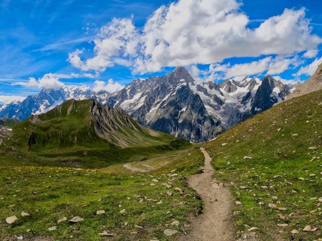 The wild side of Mont Blanc hiking tour